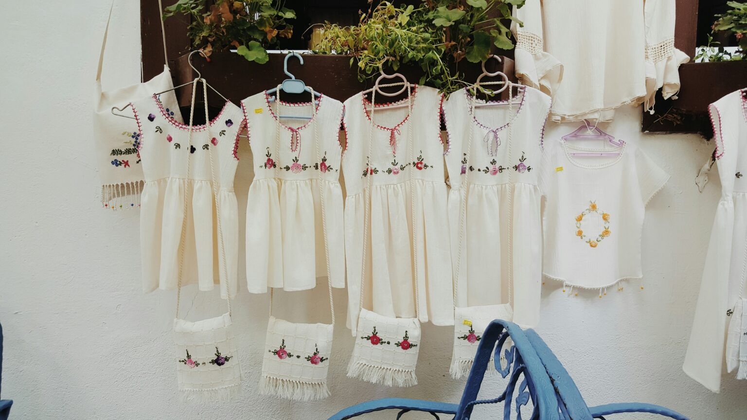 How to Become a Creative Director: Qualifications, Degree, Skills ...